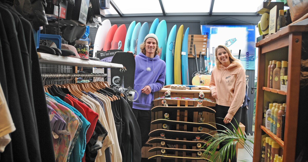 Surfers en skaters zijn bij Nick en Marika in Brouwershaven aan het ...