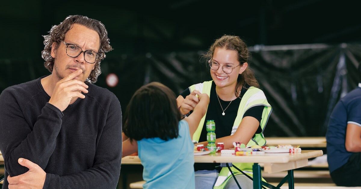 ‘Pappa, waarom slapen die mensen buiten onder een boom?’ | Moerdijk ...