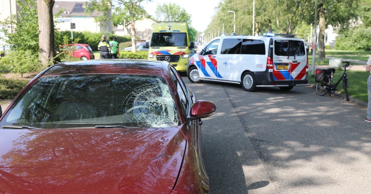 Fietsster raakt zwaargewond bij botsing met auto in Roosendaal, vrouw ...