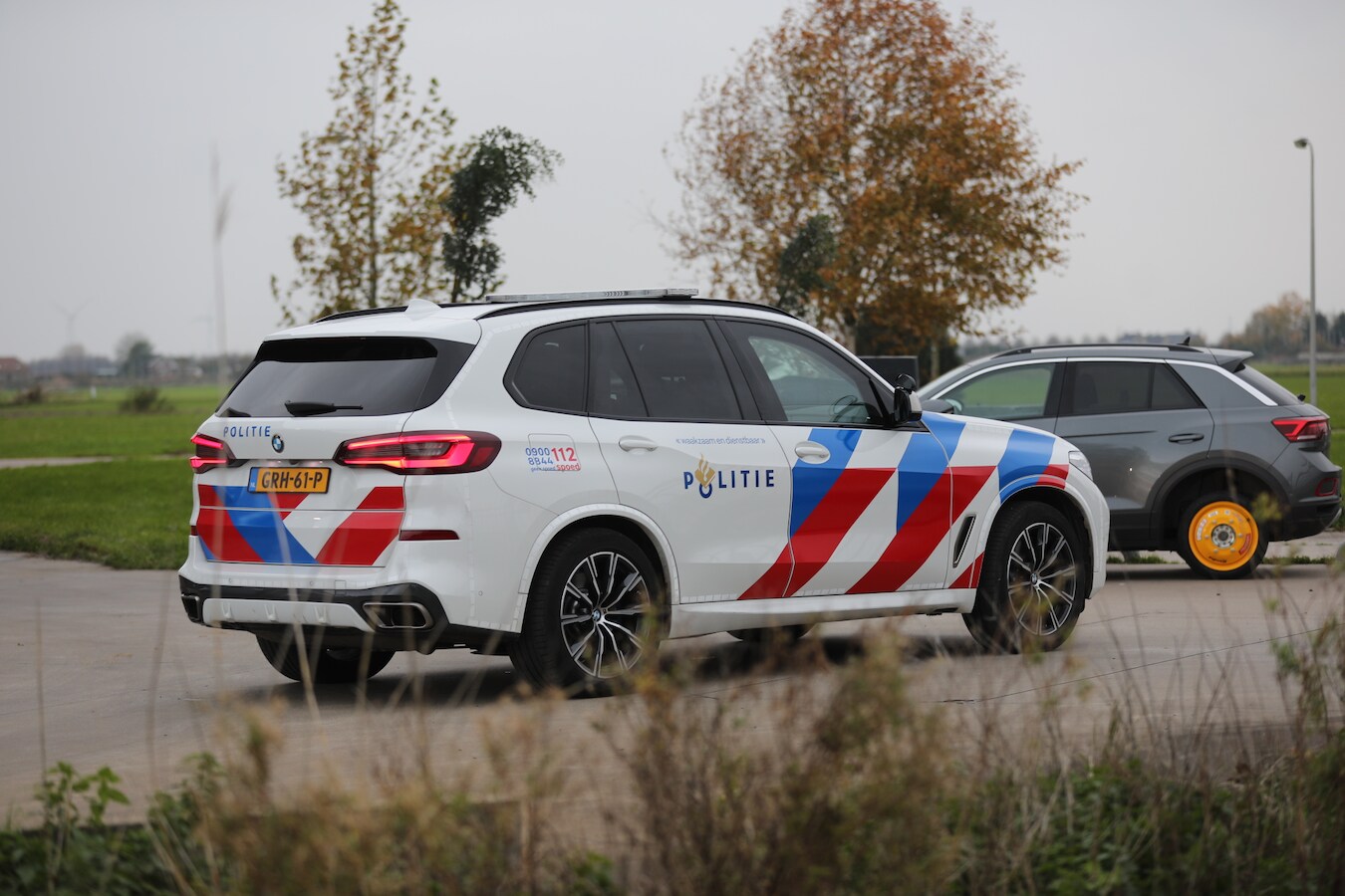 Landelijke Eenheid doet inval bij bedrijf in Noordhoek: politie bewaakt ...