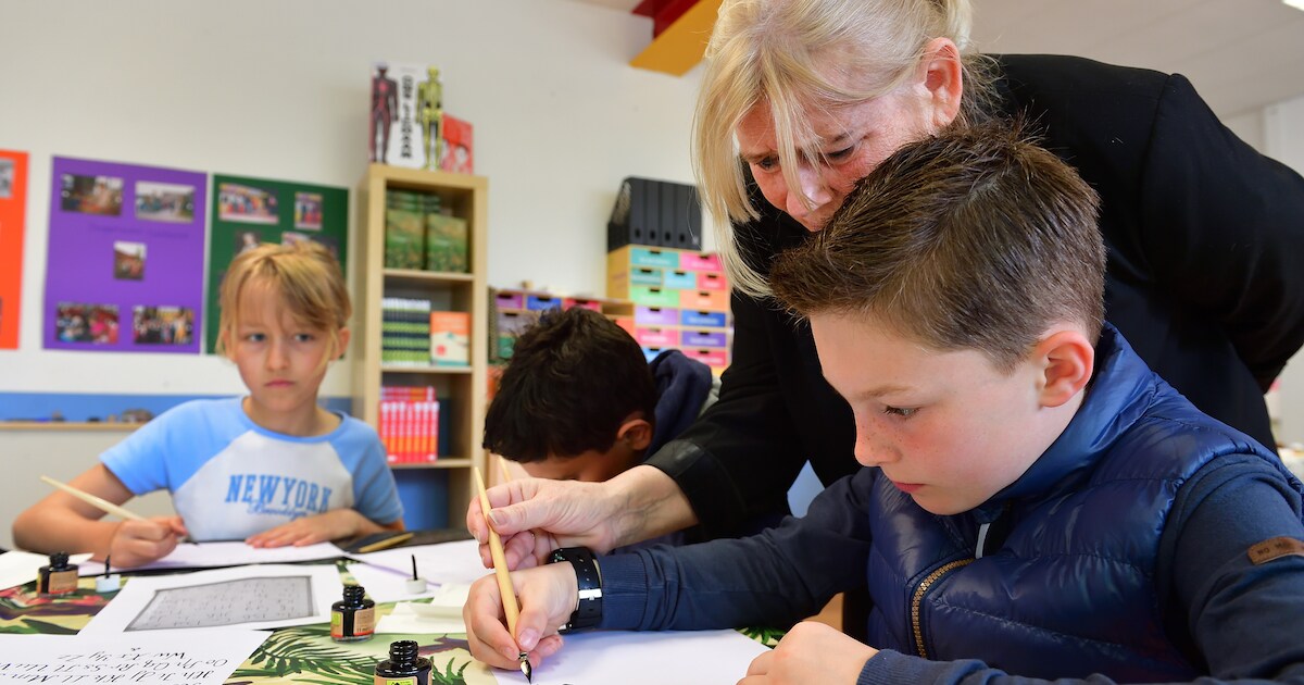 Best moeilijk, schrijven met een kroontjespen: jarig Oudenbosch ...
