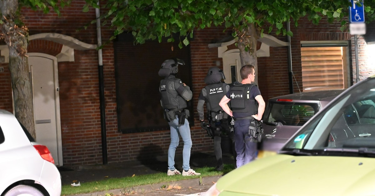Arrestatieteam uren ingezet in Breda nadat man (41) dreigt op politie ...