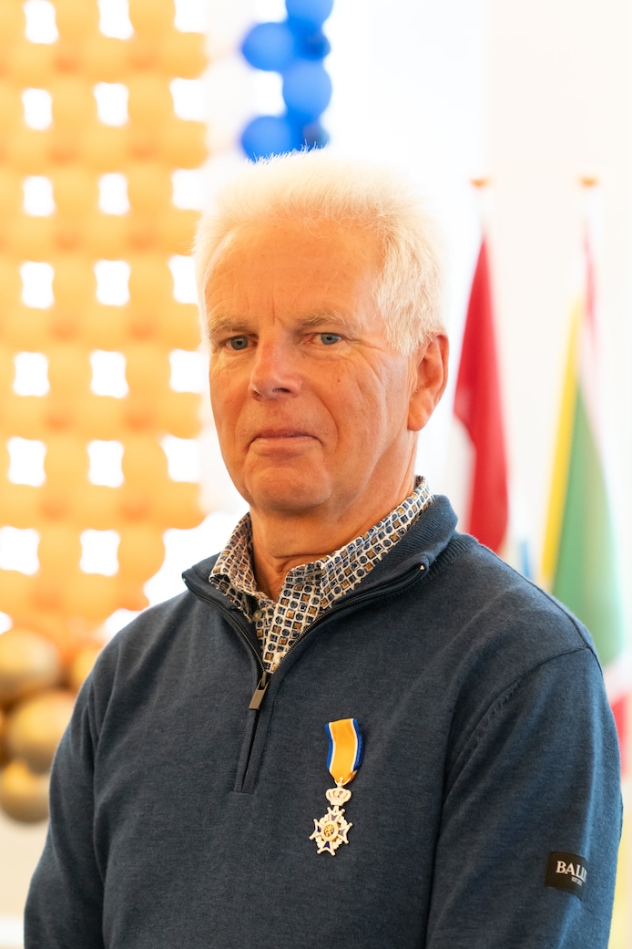 Een welverdiend lintje voor twee stadsherauten en nog elf Steenbergse ...