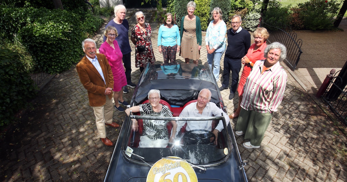 Elly en John uit Breda trouwden 60 jaar geleden, en hun oud-leerlingen ...