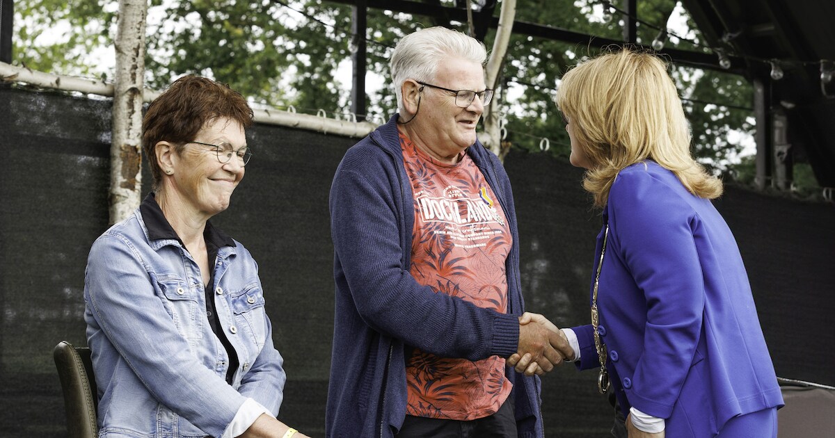Noem een vrijwilligersactiviteit in Mill, en Jan School is van de ...