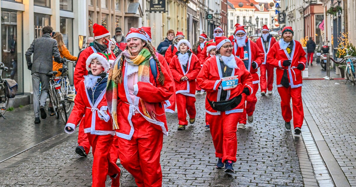 Santa Run door de Bergse binnenstad uitverkocht: ‘Het wordt ieder jaar ...