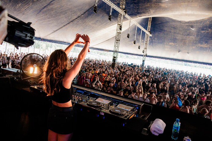 Vrouwelijke dj's bestormen Dominator: 'Het draait om skills, niet om ...