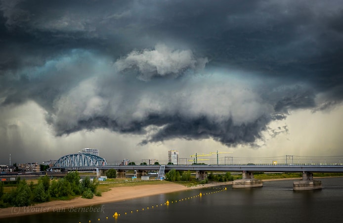 Geheel onverwachts trekt er een supercell over Nijmegen: ‘Bijzondere ...