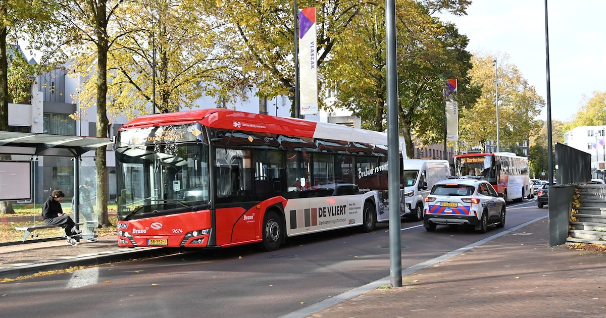 Stadsbus valt stil in centrum Breda: verkeer tijdelijk opgehouden ...
