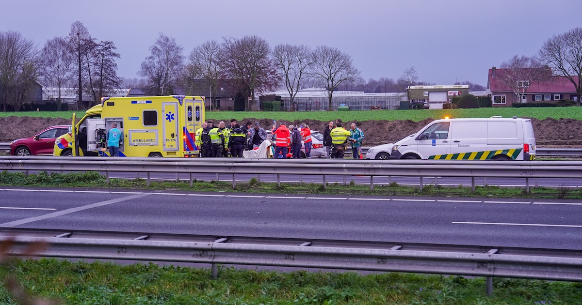 Ernstig ongeluk op A27 bij Sleeuwijk, traumaheli landt op snelweg | Altena | bndestem.nl