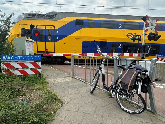 Hoogbejaarde man zwaargewond naar het ziekenhuis door aanrijding met ...