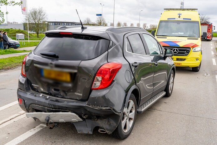 Automobilist rijdt tegen voorligger aan in Zevenbergen, twee gewonden ...
