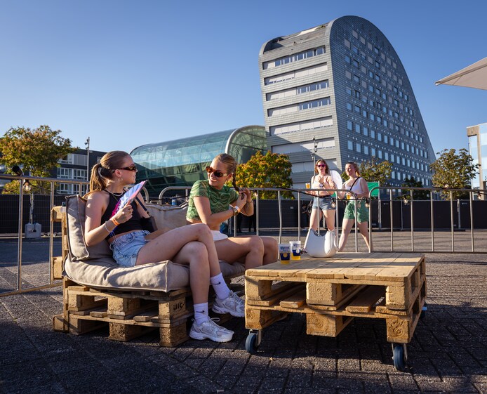 Wie moest Maaike vertellen dat ze haar auto niet op het Chasséveld ...