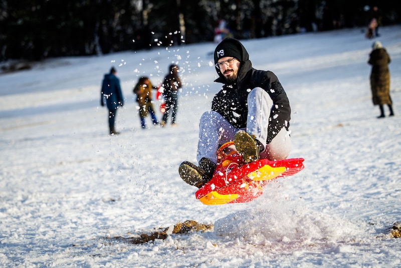 Code geel verlengd tot maandagavond vanwege sneeuw en gladheid ...