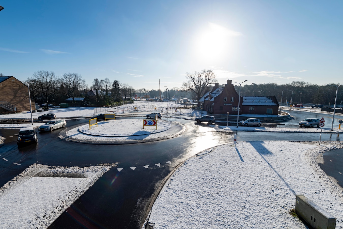 Onderdoorgang wordt opgebouwd naast het spoor bij Rijen: ‘Die duwen we ...