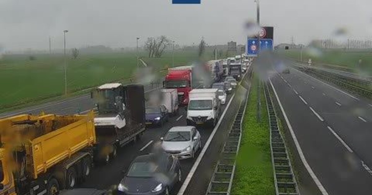Ongeluk op A27 bij Merwedebrug zorgt voor vertraging richting Breda | Breda | bndestem.nl