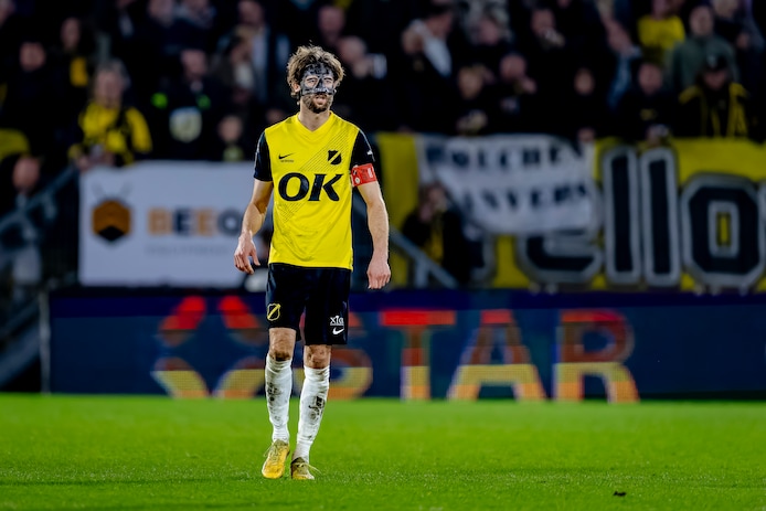 NAC-captain Van den Bergh: ‘Ik denk dat het masker deel wordt van mijn wedstrijdoutfit’ | NAC ...