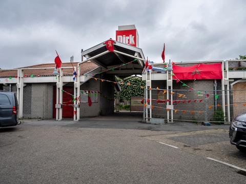 WK-over­last bij afgebrande supermarkt in Bergen op Zoom houdt buurt ...