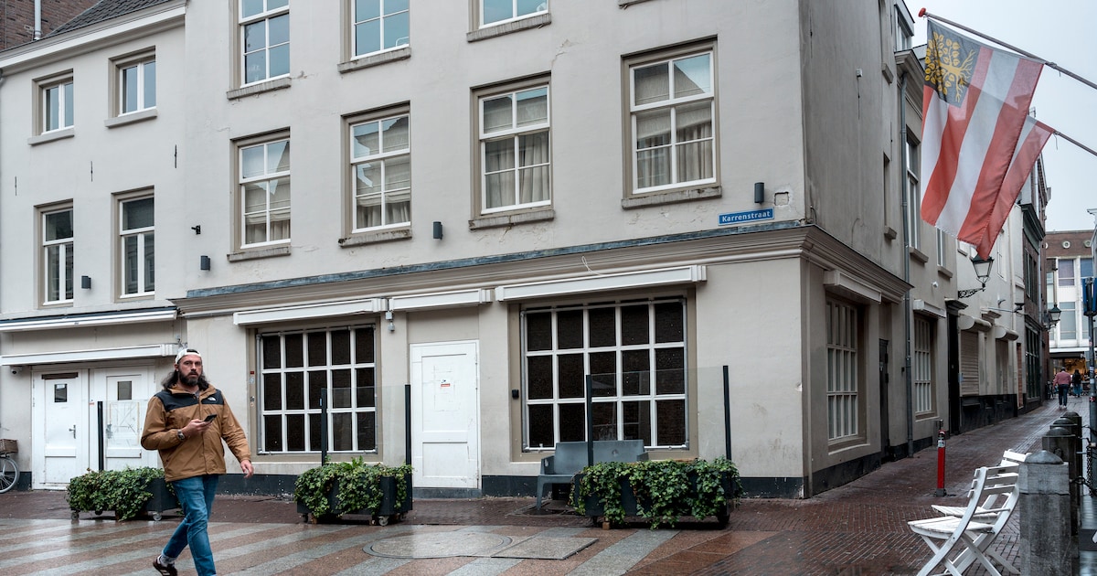 Man (20) door drietal mishandeld in feestcafé: ‘Het was een stomme ...