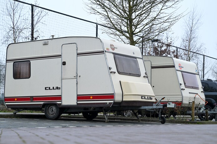 Breda weert caravans, Etten-Leur sleept ze weg: stichting die daklozen ...