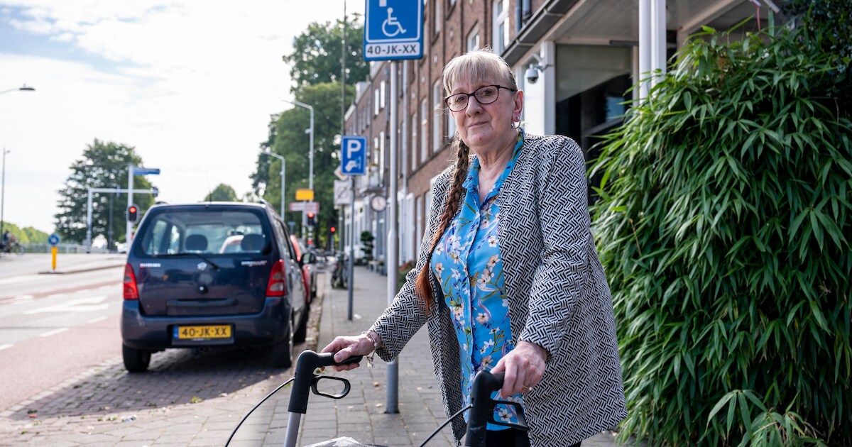 Gehandicapte Erika (70) is andere auto’s op haar parkeerplaats zat: ‘Ik ...