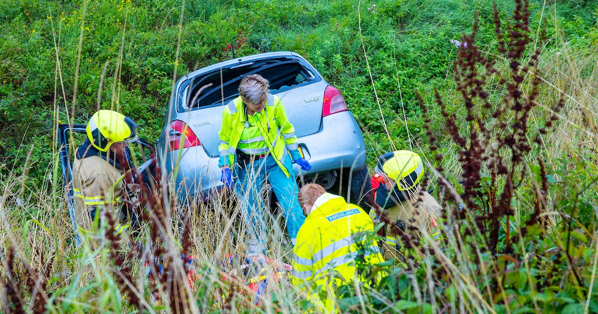 Automobilist rijdt van talud op A59 bij Rosmalen en raakt gewond ...