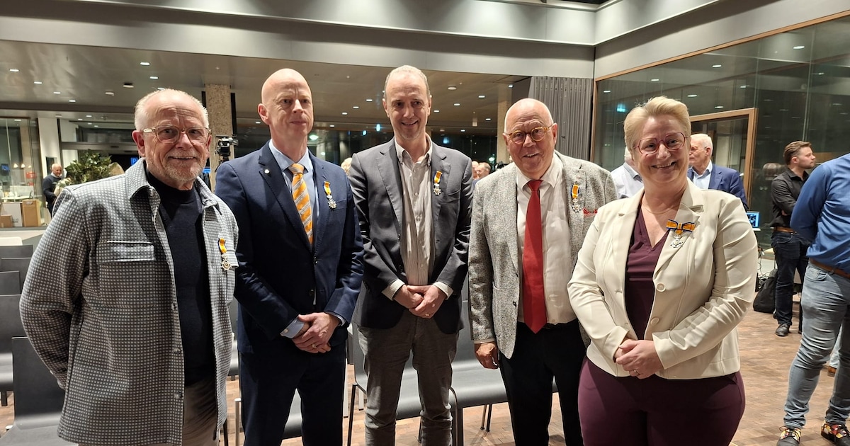Roosendaal neemt afscheid van 21 raadsleden, vijf van hen krijgen een ...