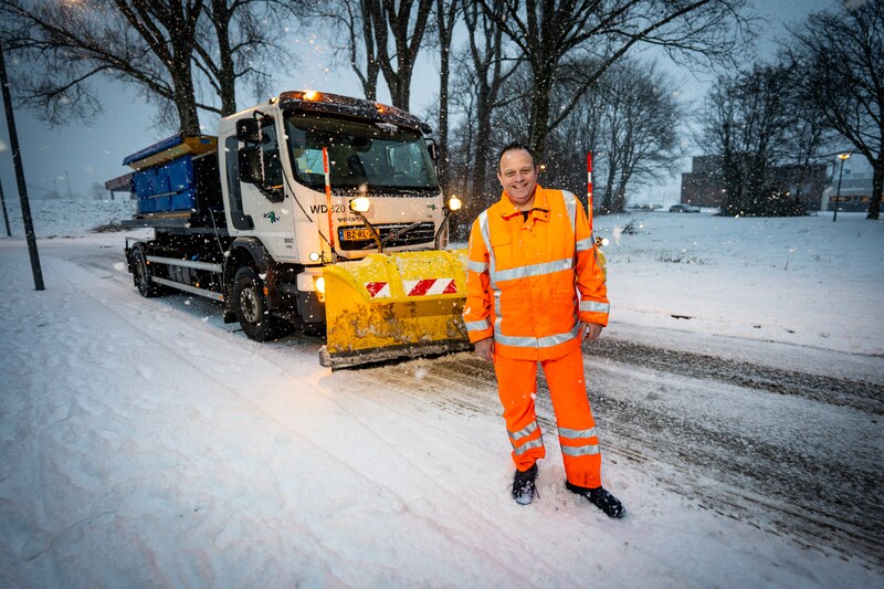 Patrick draait diensten van 12 uur om de wegen sneeuwvrij te houden ...