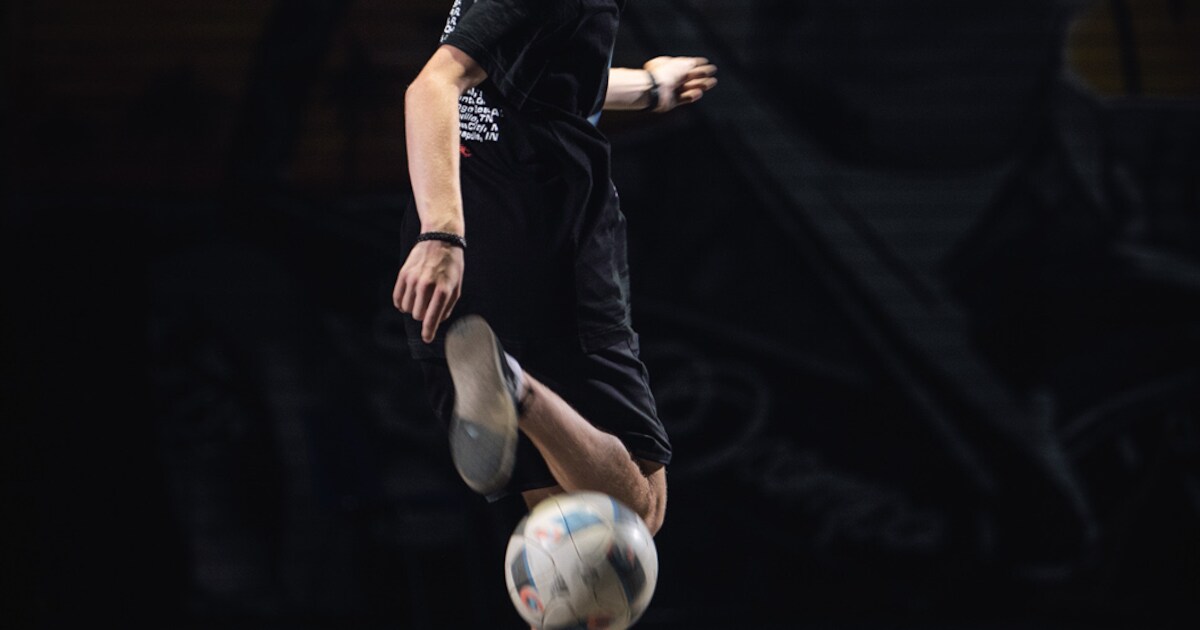 Jonathan (15) uit Oud Gastel is wereldkampioen freestyle voetbal: ‘Díé ...
