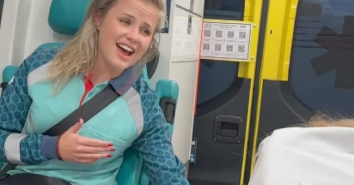 Ontroerende beelden: zangeres uit Den Bosch troost terminaal zieke vrouw in ambulance | Brabant ...