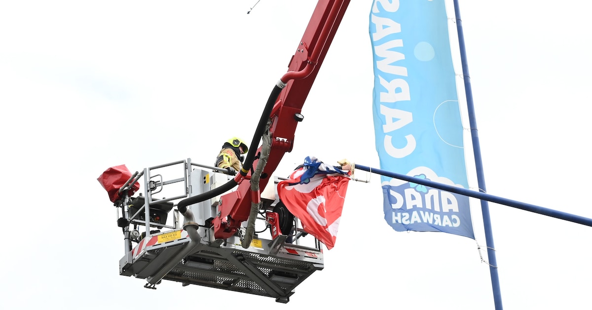 Stormschade zorgt voor gevaarlijke situatie bij wasstraat Anac in Breda ...