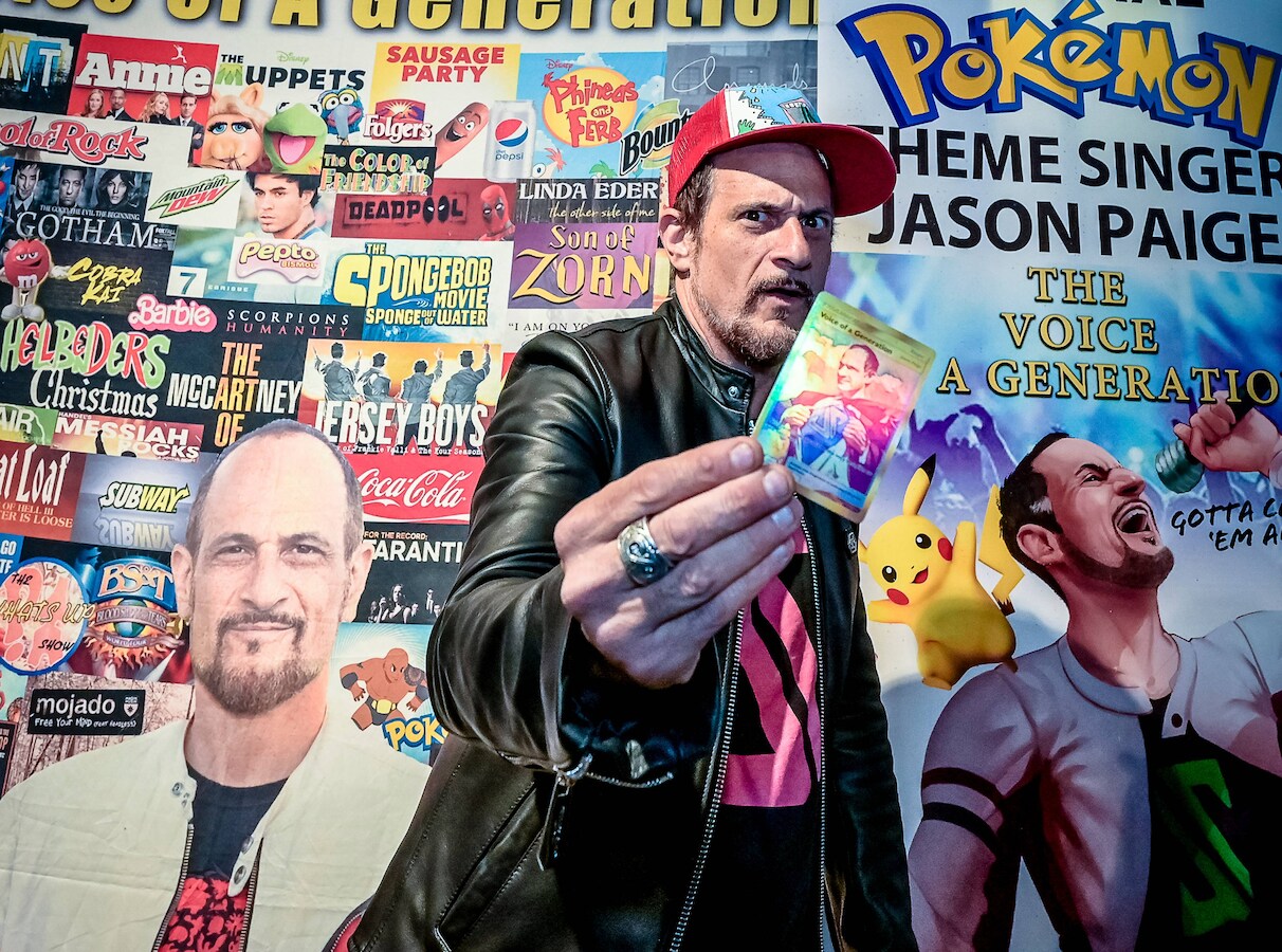 Pokémonzanger Jason Paige lokt hordes fans naar opening Fanworld ...