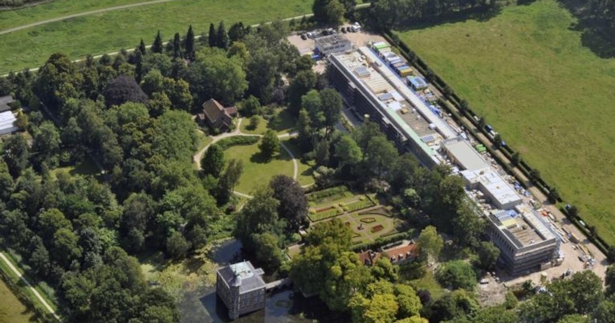 Klein protest bij opening nieuw kantoor waterschap Brabantse Delta ...