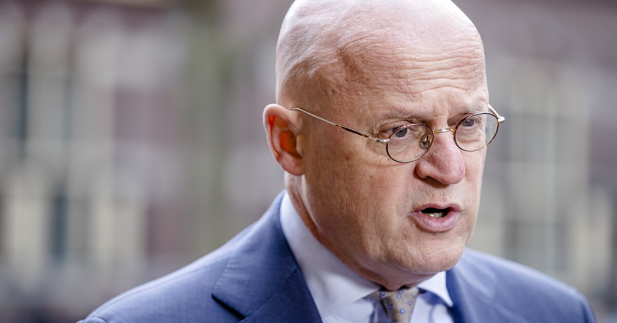 Ferd Grapperhaus zwaar beveiligd om ernstige dreiging uit hoek van ...