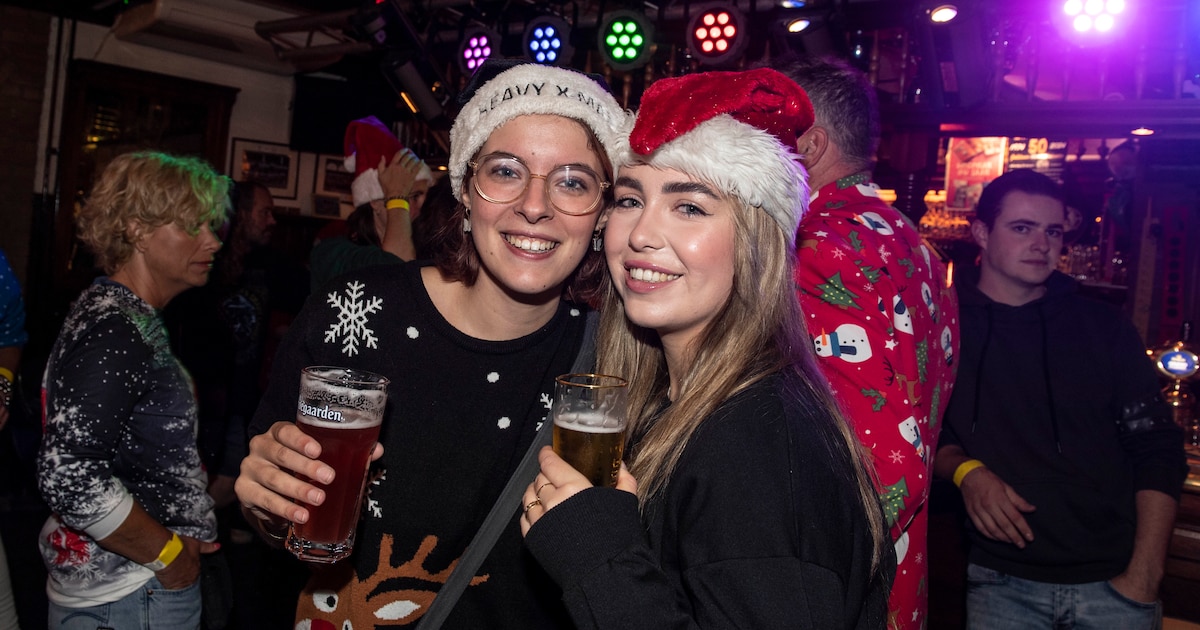 Voor dag en dauw aan het bierontbijt; voor jubilerend sportcafé De Loco ...
