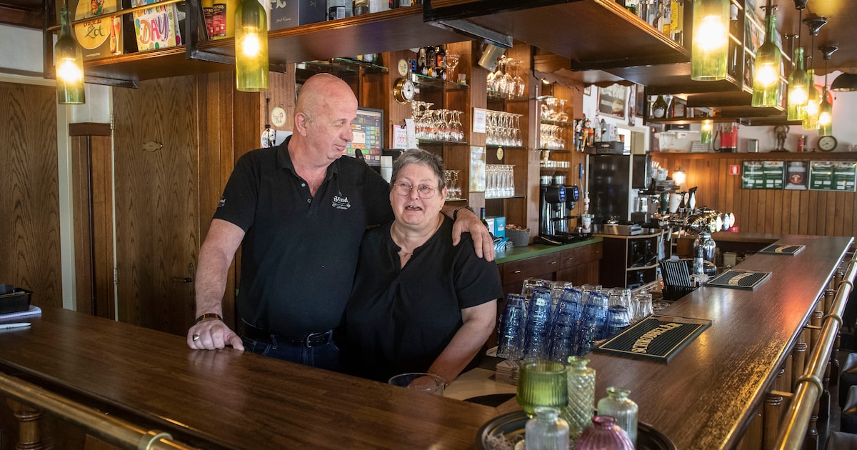 Jacob (70) en Dicky (69) moeten stoppen met hun eetcafé in ’s ...