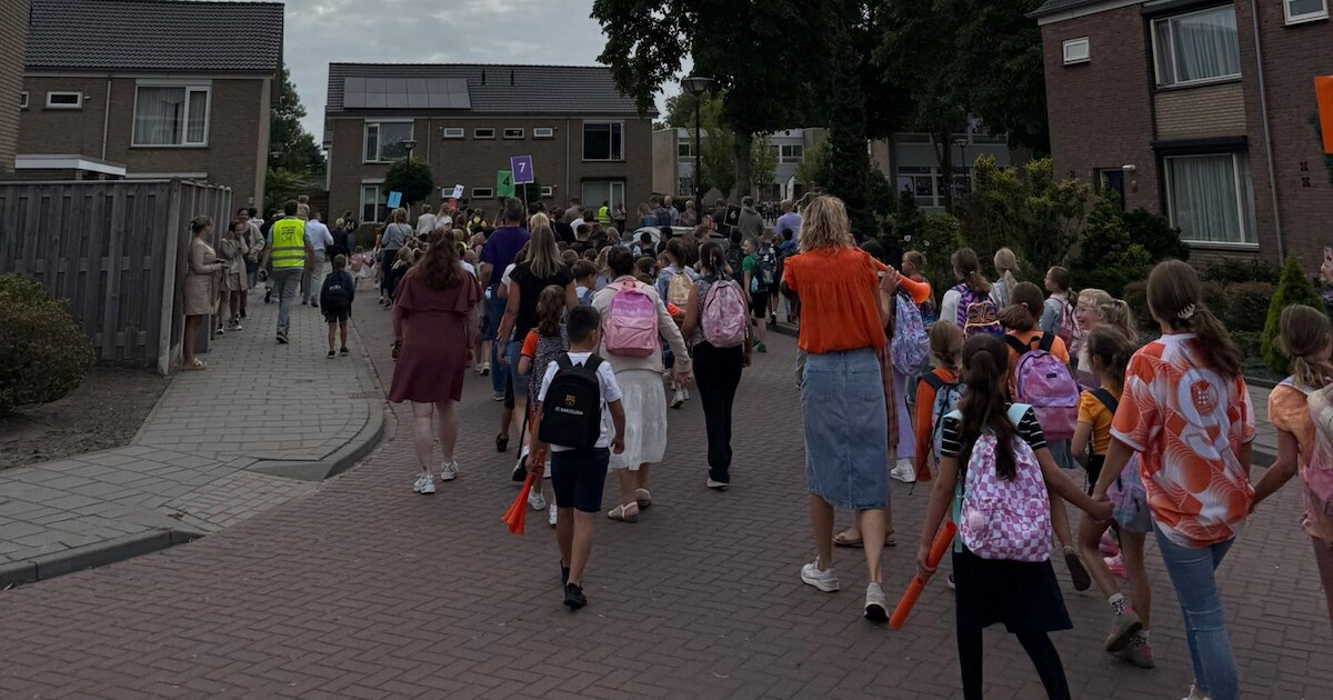 Eerste schooldag was in Oudenbossche wijk een bijzonder schouwspel ...