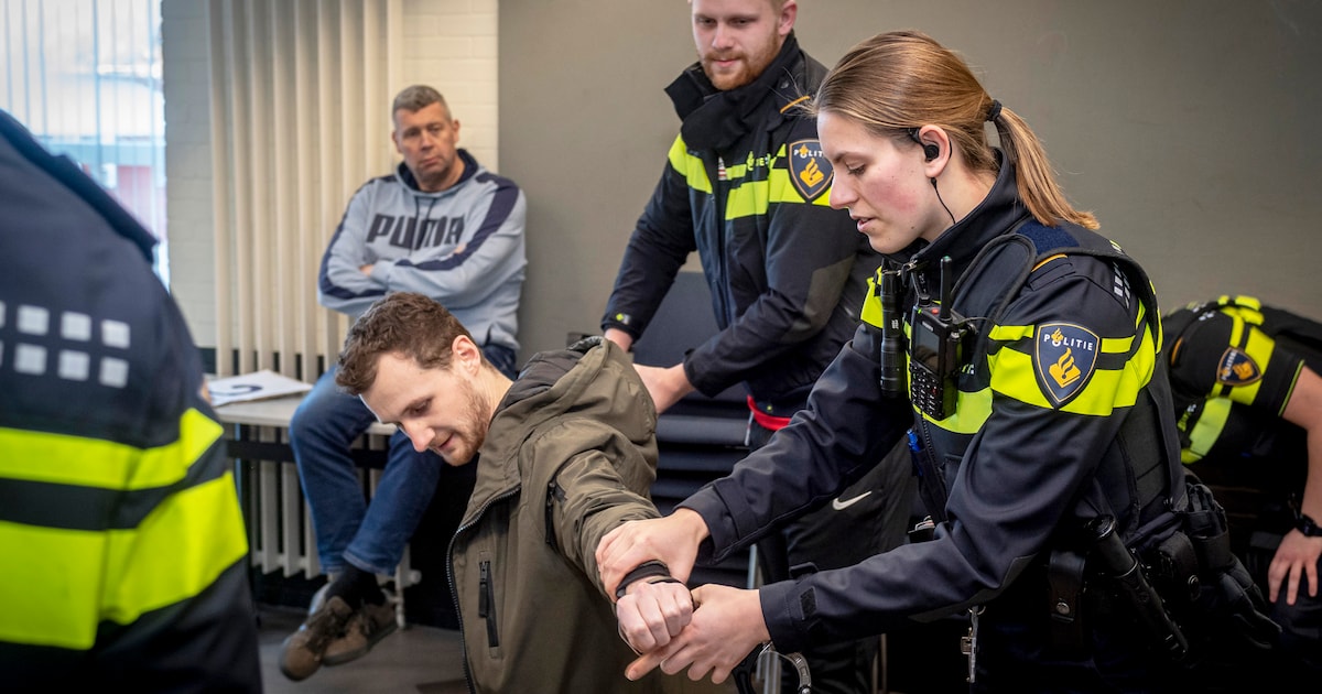 Politie kampt met groot personeelstekort, maar agent word je niet ...