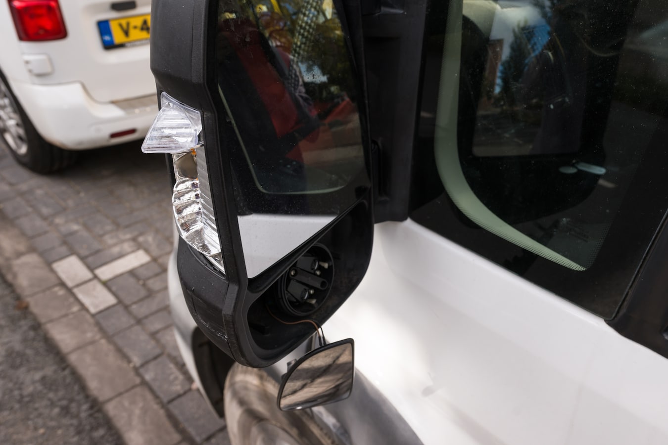 Al drie keer lag de spiegel van Lars naast de auto, maar volgens de ...