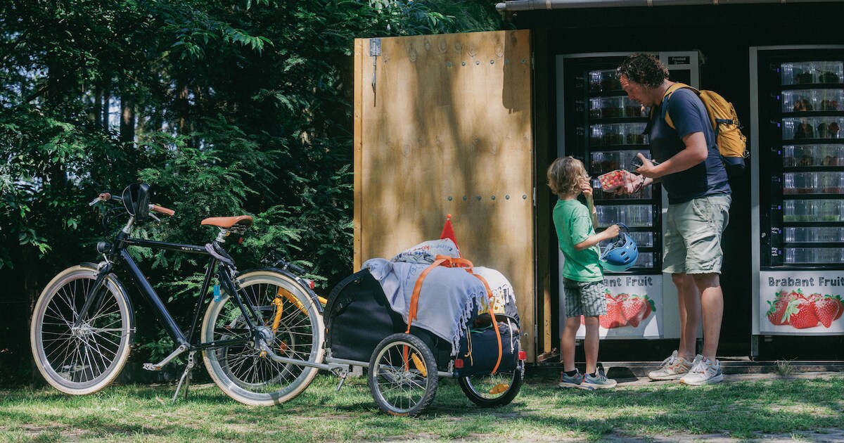 Op de tweede dag van de fietsvakantie zet Abel (6) papa’s baas te kijk met twee panna’s | Bergen ...