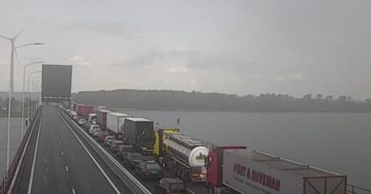 Storing Haringvlietbrug verholpen, verkeer kan doorrijden | Moerdijk ...