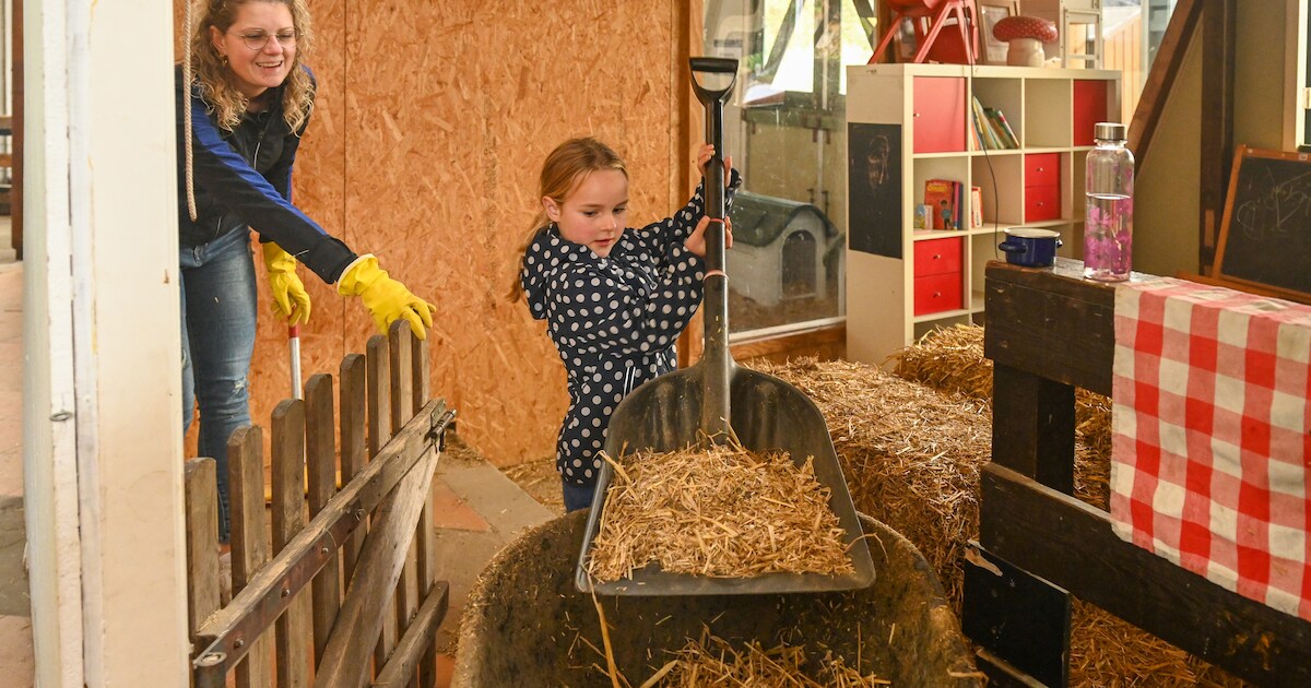Vrijwilligers steken op kinderboerderij etmaal lang de handen uit de ...