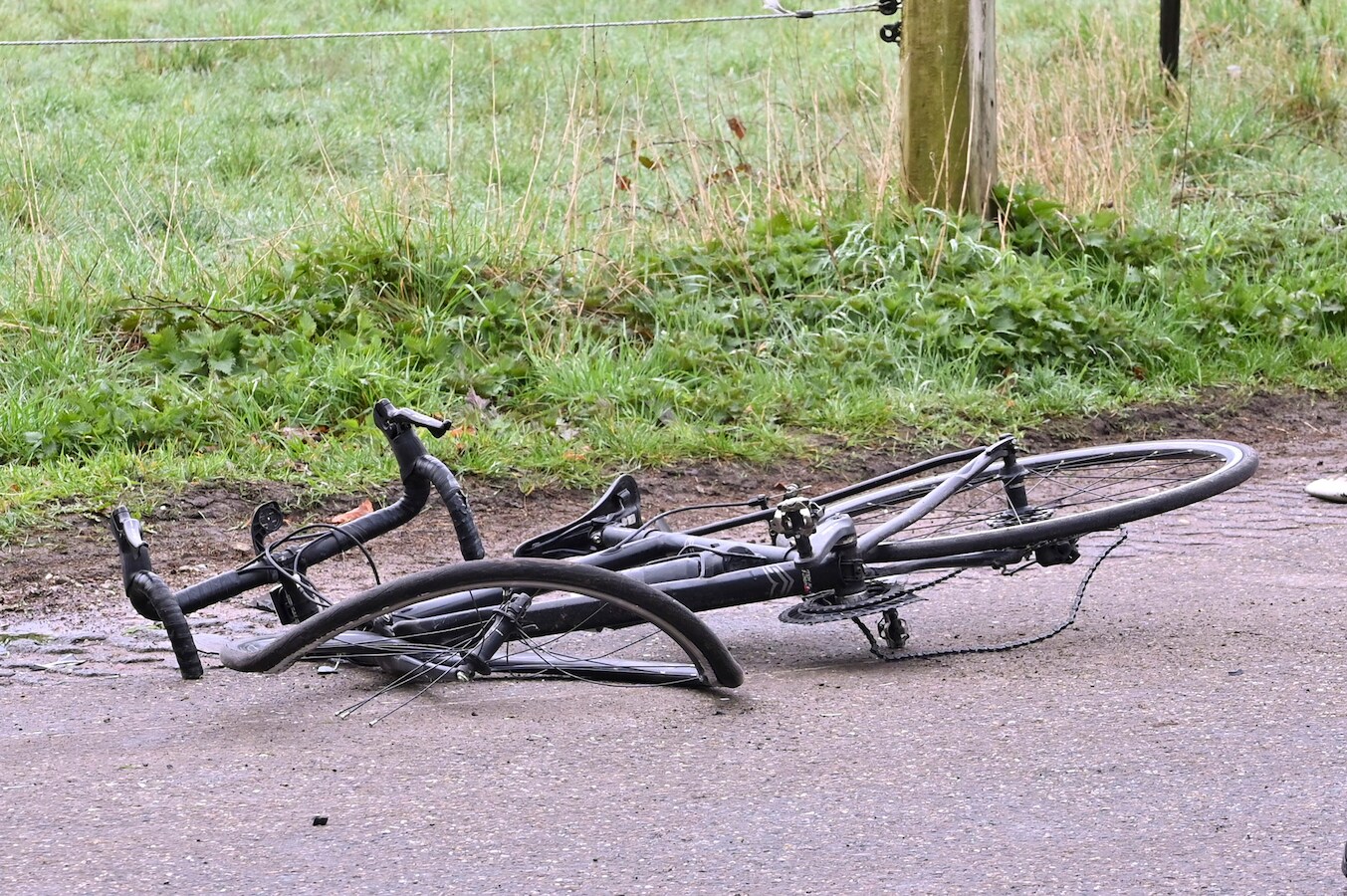 Wielrenner gewond na botsing met auto in Rucphen | Foto | bndestem.nl