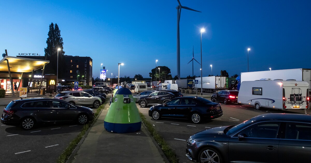 Een tijdelijk thuis langs de snelweg: het leven van Mariusz en Martina ...