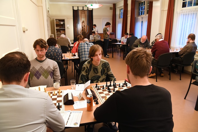 ‘Haastjes’ zetten 100-jarige Dongense Schaak Club op de kaart: ‘Anne ...