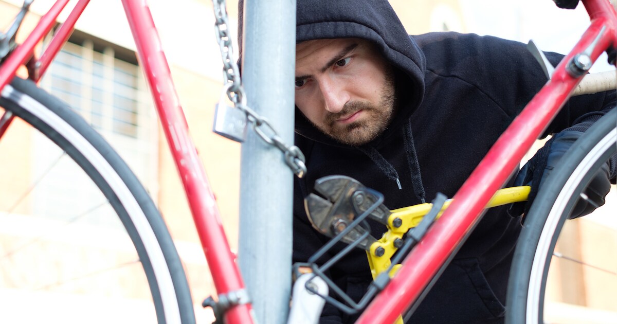 Omstander betrapt drie Bredanaars op poging tot fietsendiefstal ...