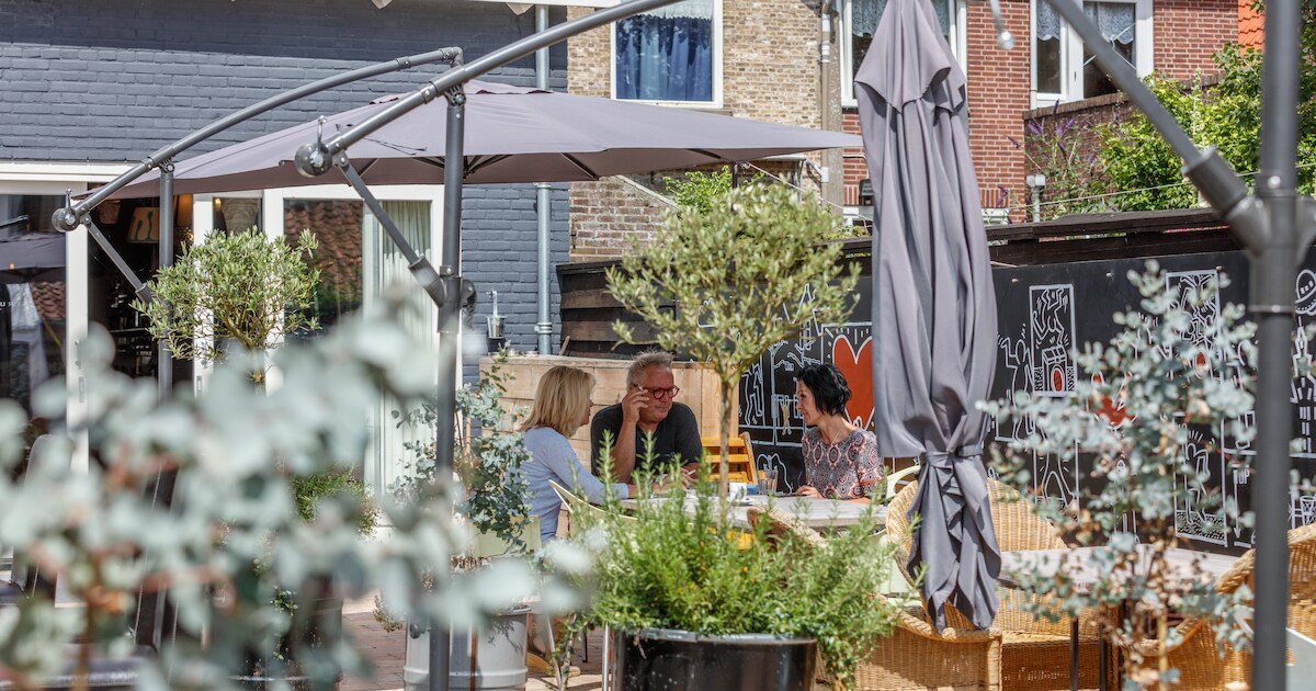 Hotel Trusten in Willemstad vindt het terras in de achtertuin totaal ...
