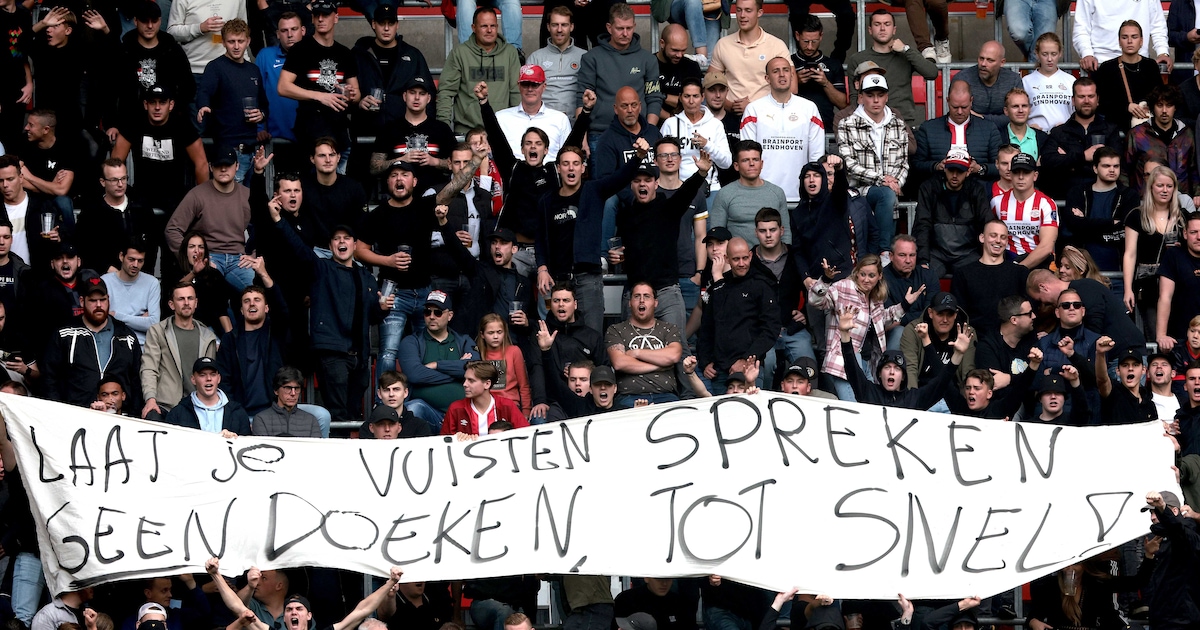Fans PSV en FC Utrecht zetten 'gevecht’ tijdens wedstrijd in Eindhoven ...