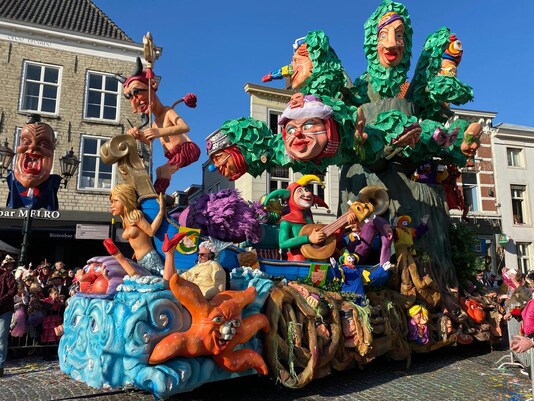 TERUGLEZEN | De Leutige Bouwers grote winnaar bij massaal bezochte ...