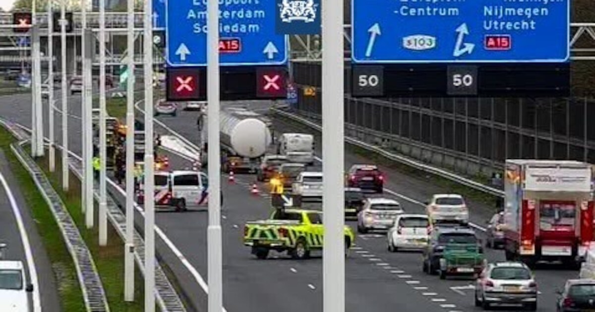 Twee rijstroken korte tijd dicht na ongeval met meerdere voertuigen op A29 | Hoeksche Waard ...